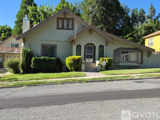 4 BR, 2 BA Apartment 112 Orem Street, Mount Shasta, CA 96067