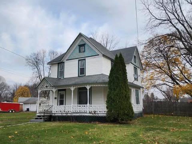 4 BR, 2 BA Apartment 1131 S High Ave, Freeport, IL 61032
