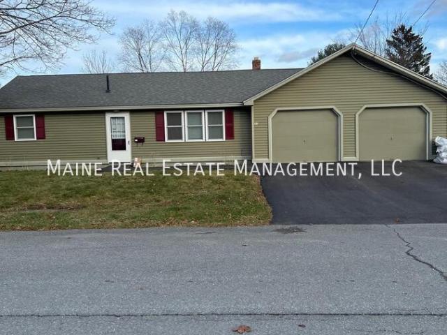 4 BR, 2 BA Apartment 11 Blanchard St Bangor, ME 04401