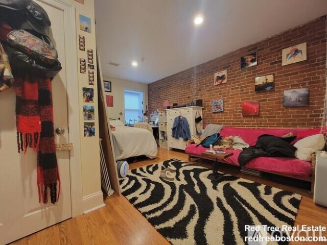 4 BR, 2 BA Apartment 1203 Beacon St, Unit 1, Brookline, MA 02446