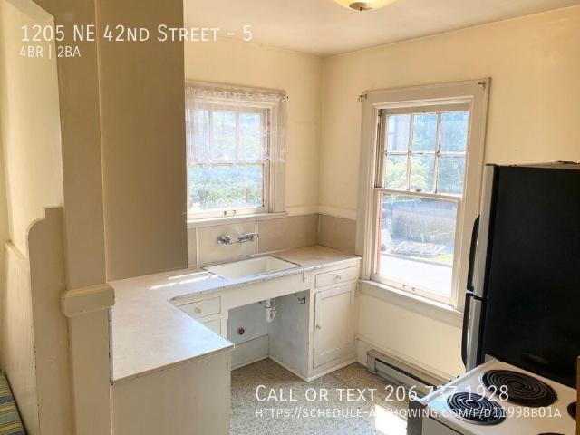 4 BR, 2 BA Apartment 1205 NE 42nd Street, Seattle, WA 98105