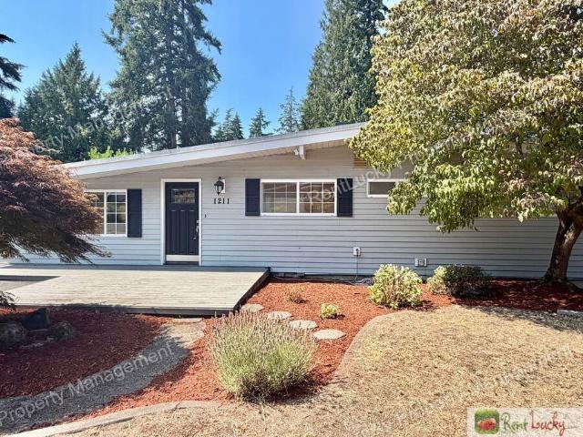 4 BR, 2 BA Apartment 1211 147th Ave SE, Bellevue, WA 98007