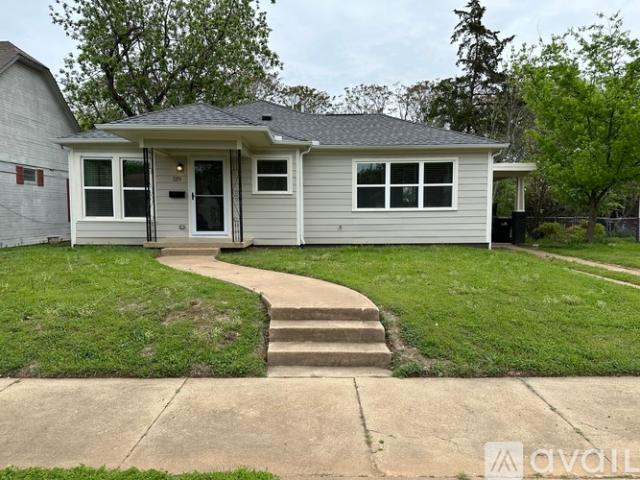 4 BR, 2 BA Apartment 1213 W Walker St, Denison, TX 75020