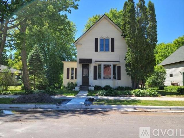 4 BR, 2 BA Apartment 121 2nd Street South, Delano, MN 55328