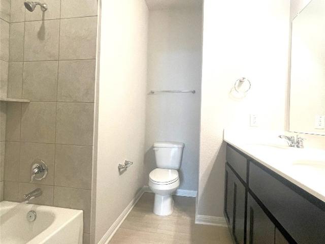 4 BR, 2 BA Apartment 121 Old Stagecoach Road, Jarrell, TX 76537