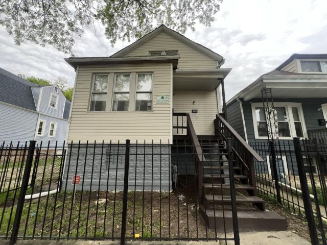 4 BR, 2 BA Apartment 1233 W 71st Pl, Chicago, IL 60636