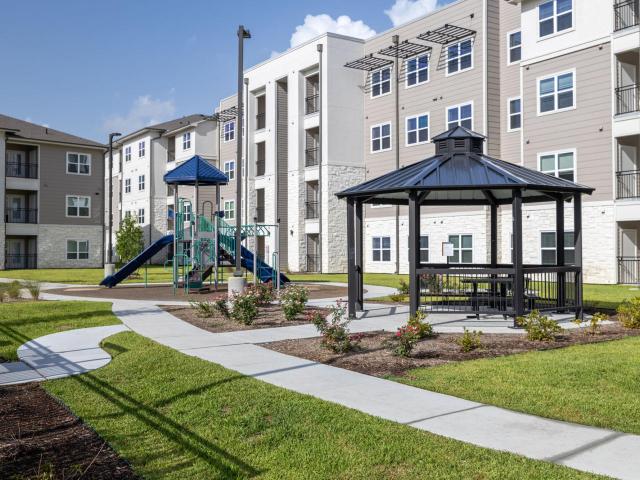 4 BR, 2 BA Apartment 12620 Eastex Fwy Unit 2108, Houston, TX 77039