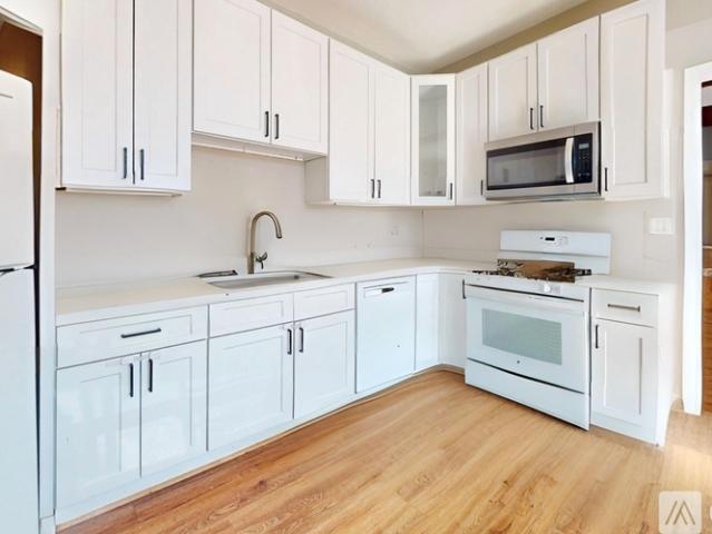 4 BR, 2 BA Apartment 12 Lyman St, Unit #1, Waltham, MA 02452