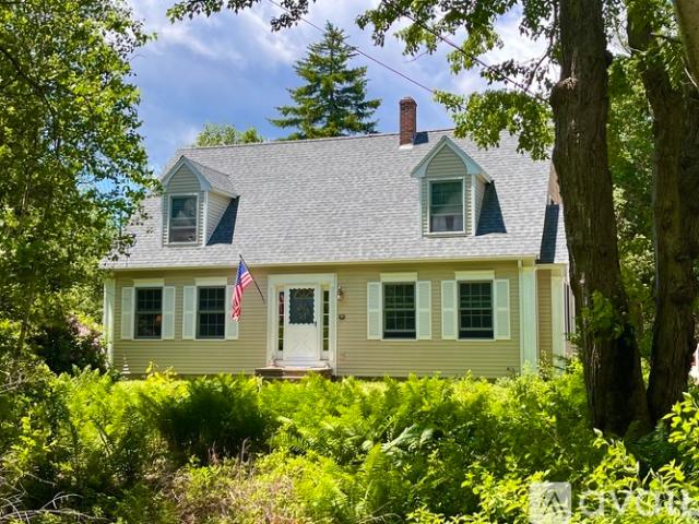 4 BR, 2 BA Apartment 12 6th Ave, York, ME 03909