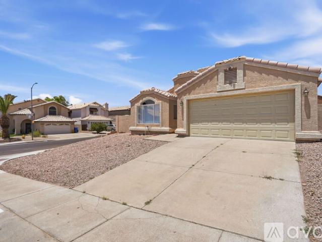 4 BR, 2 BA Apartment 1302 East Michelle Drive, Phoenix, AZ 85022