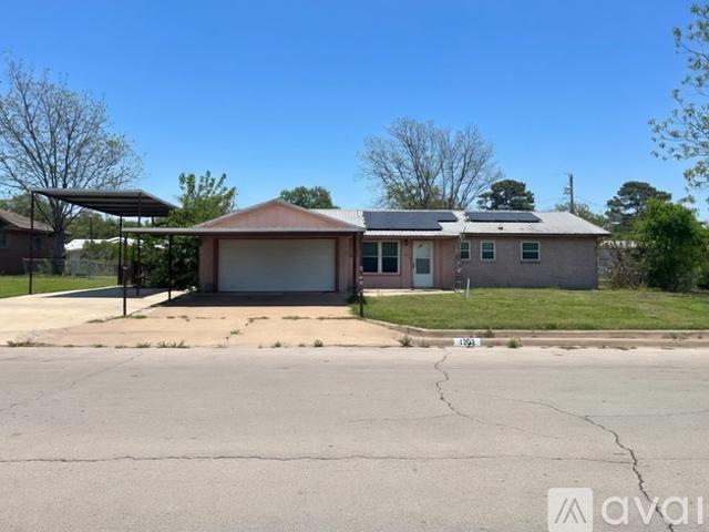 4 BR, 2 BA Apartment 1303 SE 22nd Ave, Mineral Wells, TX 76067