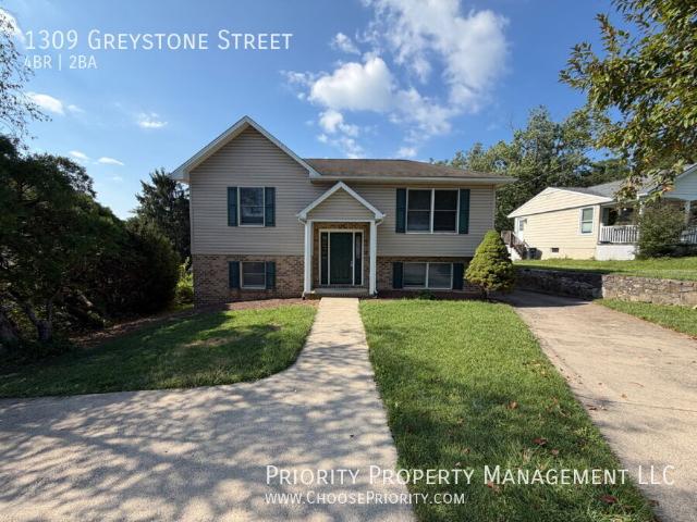 4 BR, 2 BA Apartment 1309 Greystone Street, Harrisonburg, VA 22802