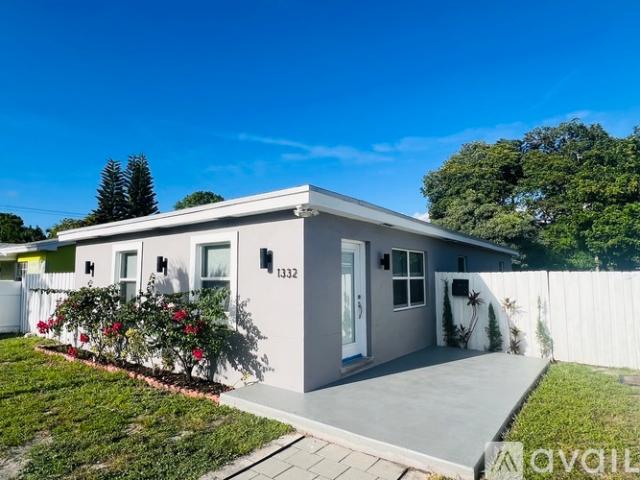 4 BR, 2 BA Apartment 1332 NW 3rd Ave, Fort Lauderdale, FL 33311