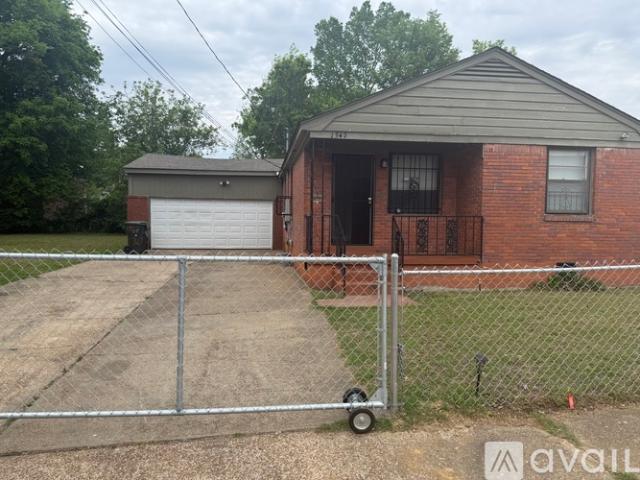 4 BR, 2 BA Apartment 1347 Stonewall St, Memphis, TN 38108