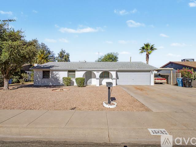 4 BR, 2 BA Apartment 13832 North 17th Avenue, Phoenix, AZ 85023