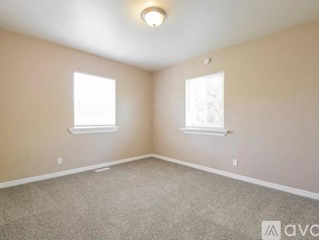 4 BR, 2 BA Apartment 1 Lake Park Road, Champaign, IL 61822