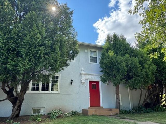 4 BR, 2 BA Apartment 1 N Hawthorne Rd, Unit 1, Duluth, MN 55812