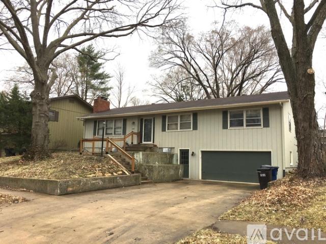 4 BR, 2 BA Apartment 2409 Manchester Road, Lawrence, KS 66049