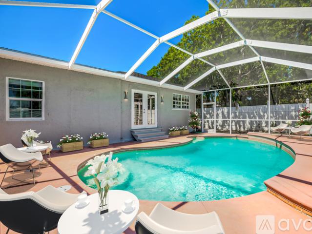 4 BR, 2 BA Apartment 2419 W Carmen St, Tampa, FL 33609
