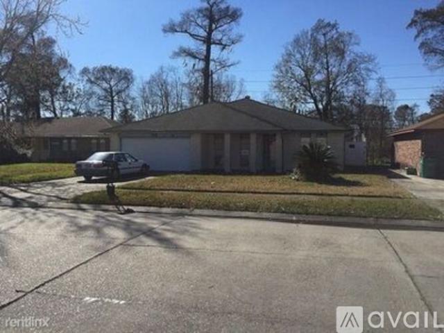 4 BR, 2 BA Apartment 2424 Oakmere Drive, Harvey, LA 70058