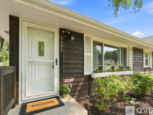 4 BR, 2 BA Apartment 2481 19th Ave, North Saint Paul, MN 55109