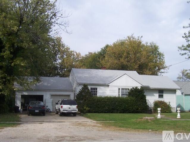 4 BR, 2 BA Apartment 252 E North Ave, Noble, IL 62868