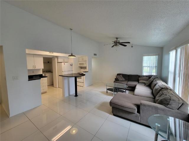 4 BR, 2 BA Apartment 2601 Southwest Archer Road, Gainesville, FL 32608