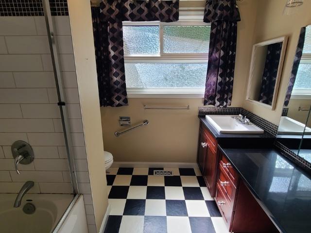 4 BR, 2 BA Apartment 2730 Ash Street, Abbotsford, BC V2S 4E8