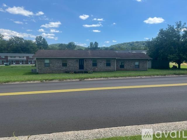 4 BR, 2 BA Apartment 278 Royce Cir, Oak Ridge, TN 37830