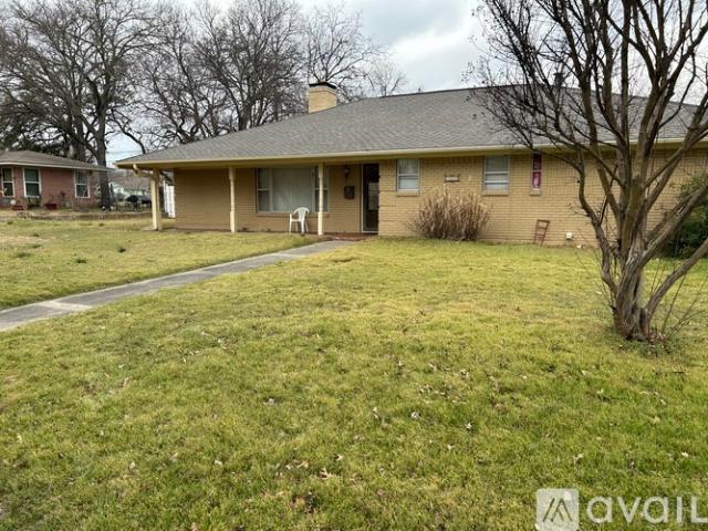 4 BR, 2 BA Apartment 203 Melody Ln, Gainesville, TX 76240