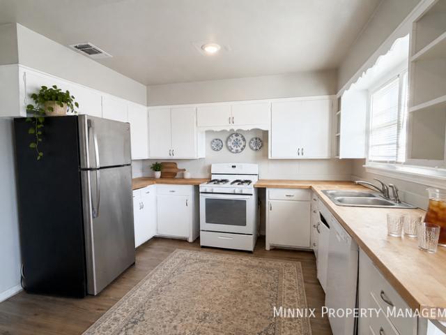 4 BR, 2 BA Apartment 2015 38th St Lubbock, TX 79412