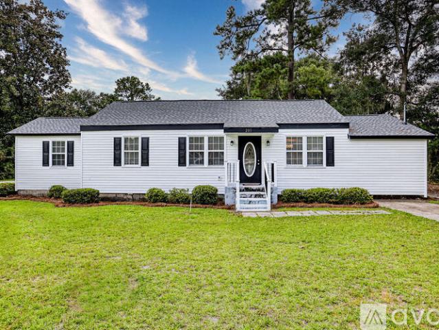 4 BR, 2 BA Apartment 201 Bagley Ave, Hinesville, GA 31313