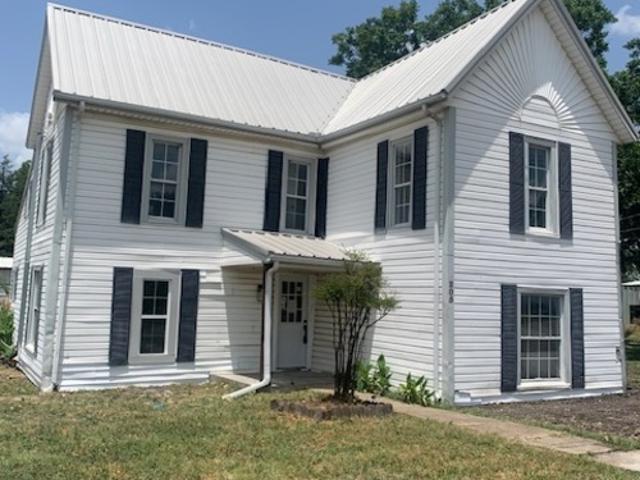 4 BR, 2 BA Apartment 205 Randolph Street, Tom Bean, TX 75489