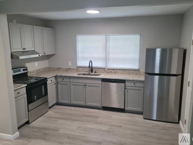 4 BR, 2 BA Apartment 206 Garfield Dr, Pensacola, FL 32505