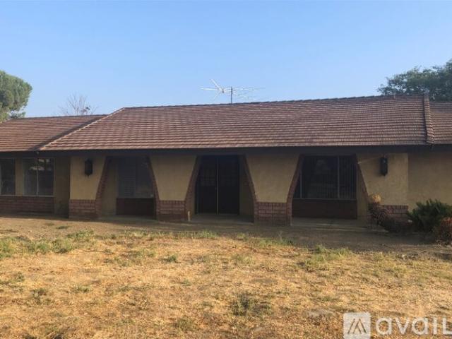 4 BR, 2 BA Apartment 2087 W 7th St, San Jacinto, CA 92582
