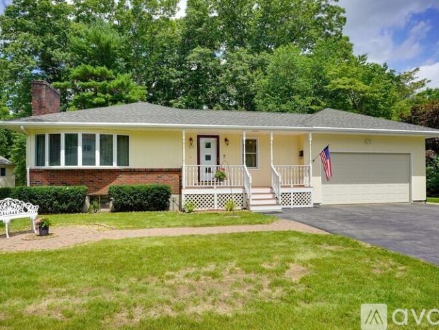 4 BR, 2 BA Apartment 20 County Road, Burlington, MA 01803
