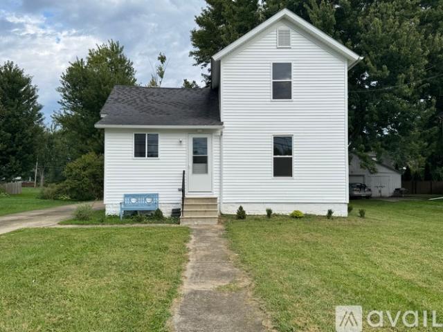 4 BR, 2 BA Apartment 213 N Lake St, South Amherst, OH 44001