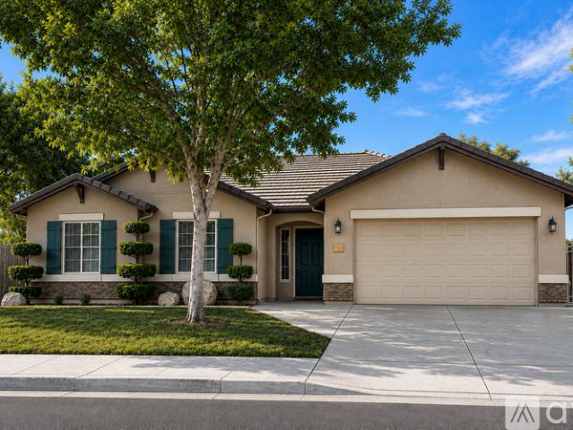 4 BR, 2 BA Apartment 2106 North Vine Circle, Hanford, CA 93230