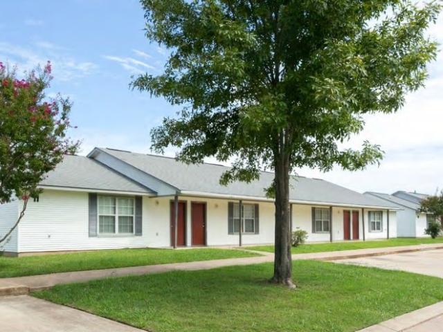 4 BR, 2 BA Apartment 2130 N Hearne Ave Shreveport, LA 71107