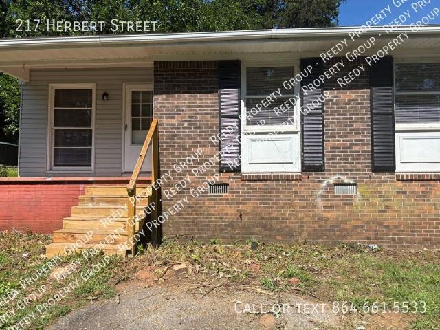 4 BR, 2 BA Apartment 217 Herbert Street, Spartanburg, SC 29301