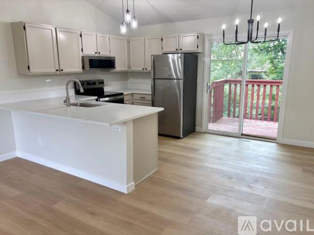 4 BR, 2 BA Apartment 2210 Friendship Cir, Unit Right Side, Colorado Springs, CO 80904