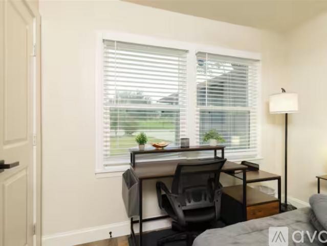 4 BR, 2 BA Apartment 2219 Greenway St, Arlington, TX 76010