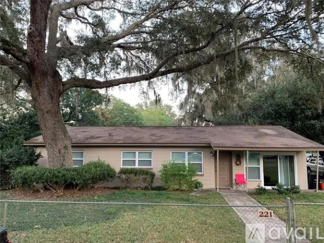4 BR, 2 BA Apartment 221 Southeast 70th Street, Gainesville, FL 32641