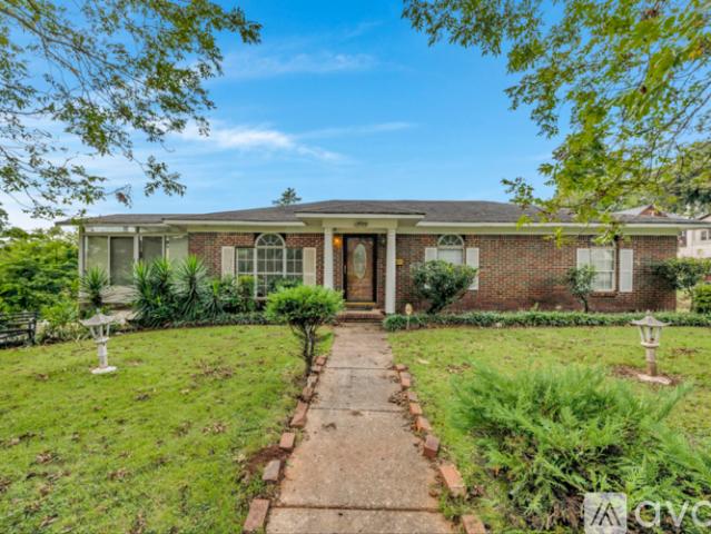 4 BR, 2 BA Apartment 2221 26th St Ensley, Birmingham, AL 35208