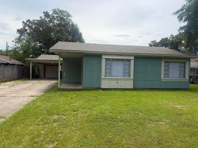 4 BR, 2 BA Apartment 2309 Aster St Lake Charles, LA 70601