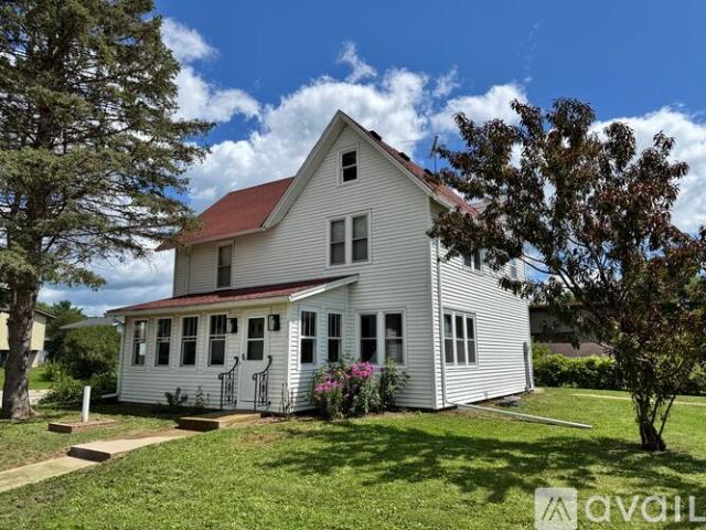 4 BR, 2 BA Apartment 2312 Jovina Street, Cross Plains, WI 53528