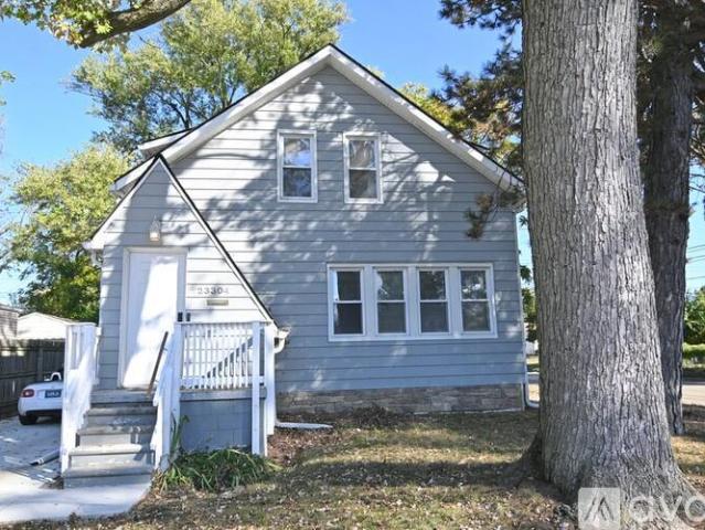 4 BR, 2 BA Apartment 23304 Cayuga Ave, Hazel Park, MI 48030