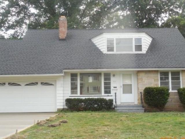4 BR, 2 BA Apartment 2332 North Taylor Road, Cleveland Heights, OH 44112