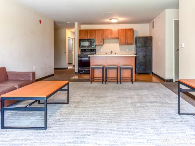 4 BR, 2 BA Apartment 234 North Prince Street, Unit 4BR/2BA Deluxe STUDENT HOUSING Rent by the Bed 12 MONTH LEASE, Whitewater, WI 53190