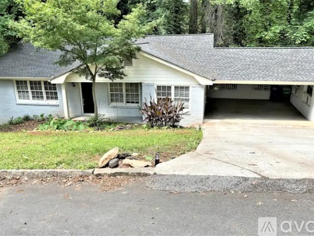 4 BR, 2 BA Apartment 2373 Oakridge Ct, Decatur, GA 30032
